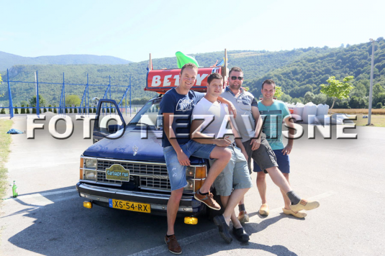 Auto-karavan "Carbage run 2016" iz Holandije navratio i u Banjaluku ...