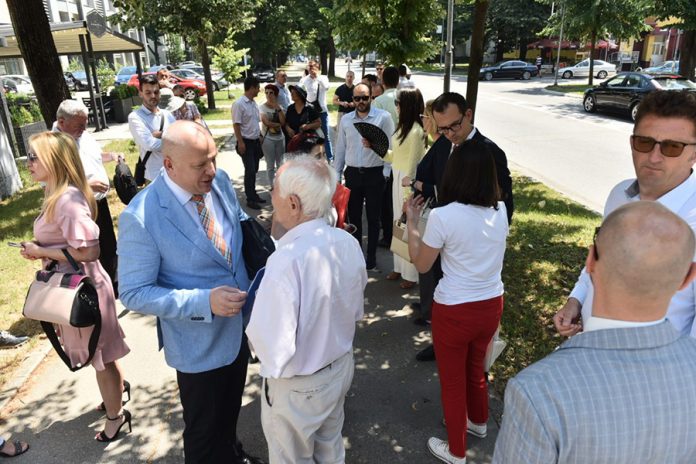 Advokati iz Srpske protestovali ispred sudova - Banjalučanke.com